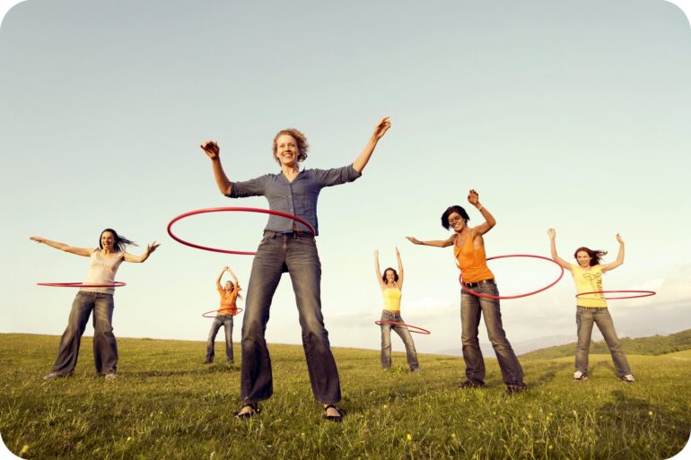 The '50s Hula Hoop fad gets millions twirling & whirling - plus tips on ...
