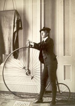 That big front wheel bike: See why the penny farthing high wheel bike ...