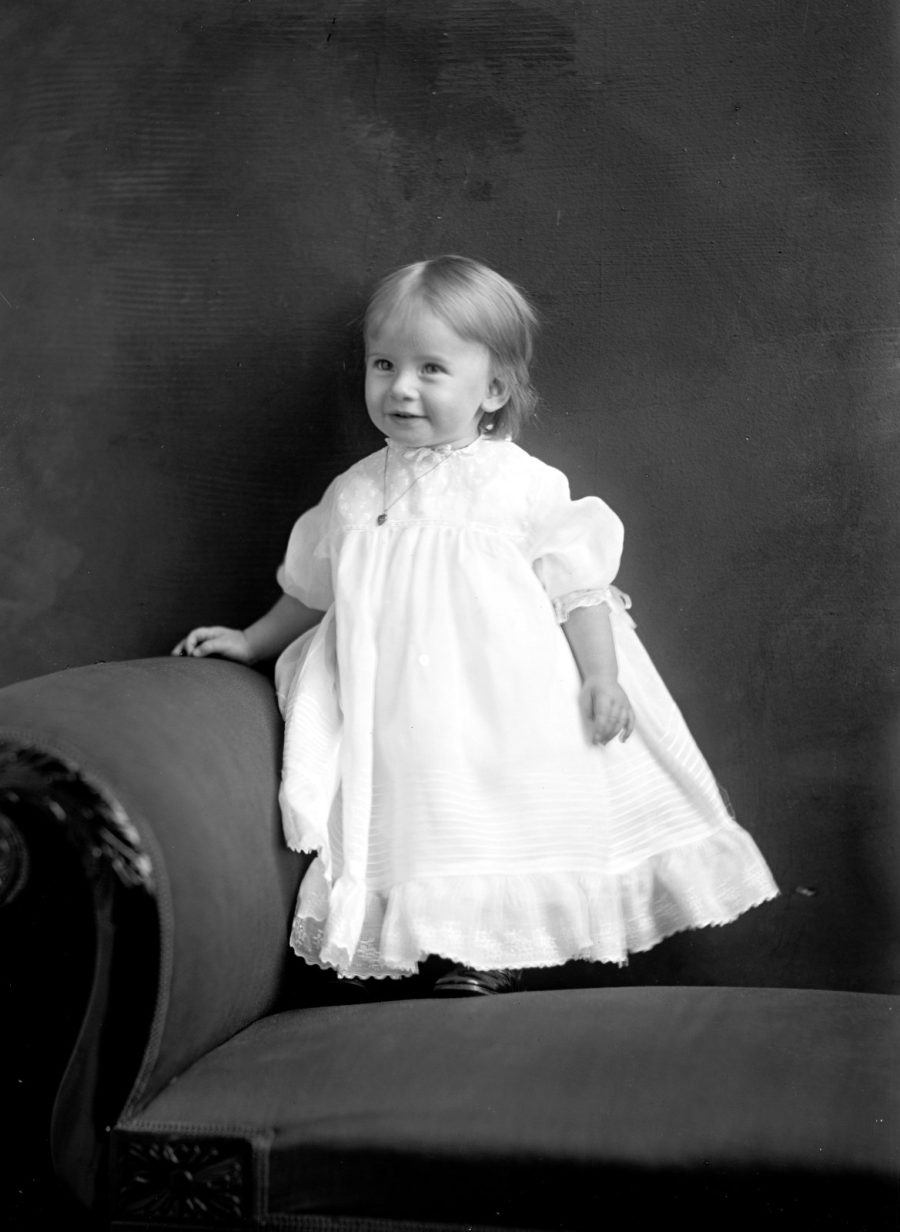 From baby to child: Vintage baby pictures of an adorable little girl ...