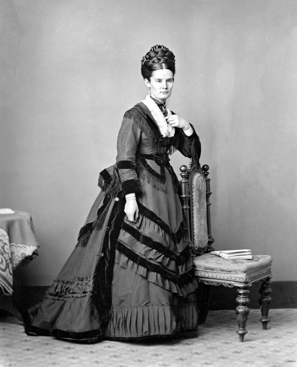 See 40 Victorian hairstyles for women from the 1870s & 1880s - Click ...