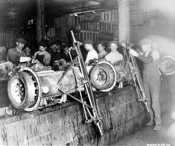 See Ford assembly lines from 100 years ago, mass-producing Model T cars ...