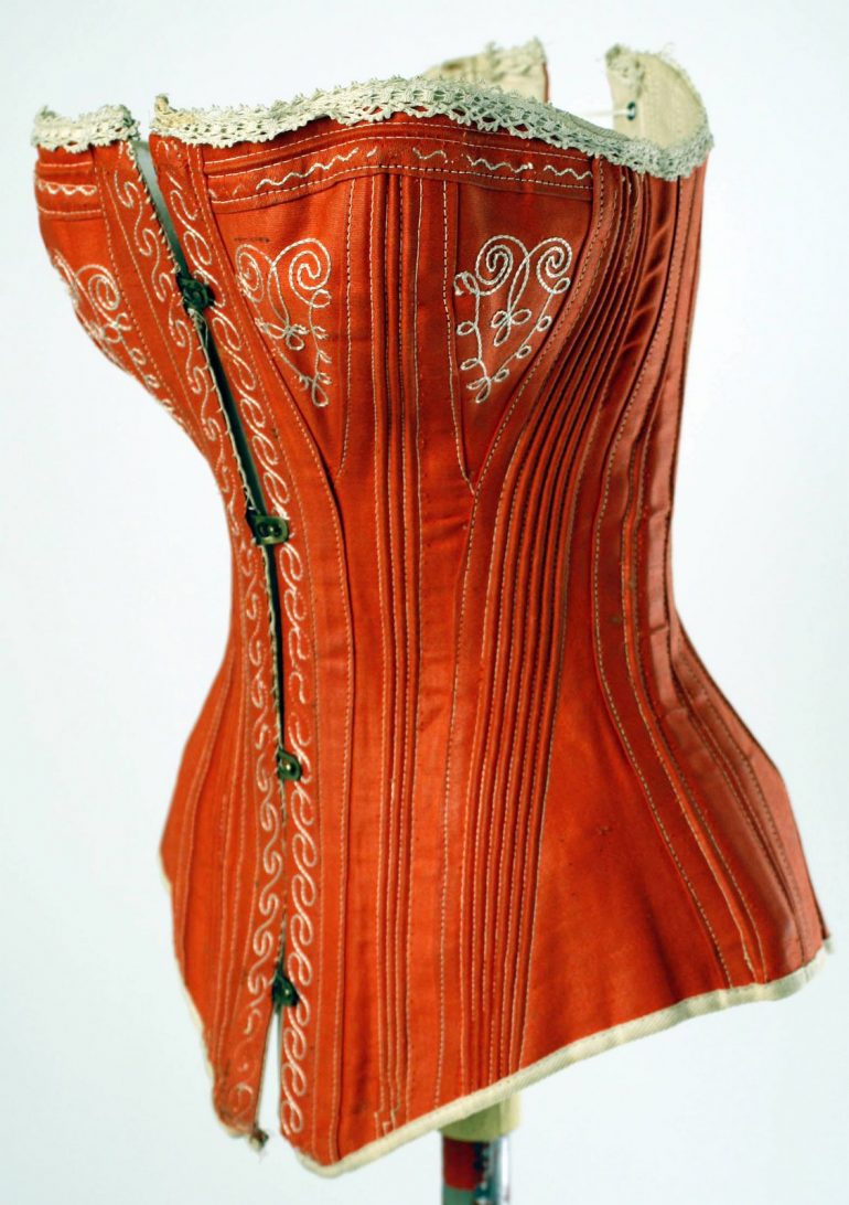 Victorian corsets: What they were like & how women used to wear them ...