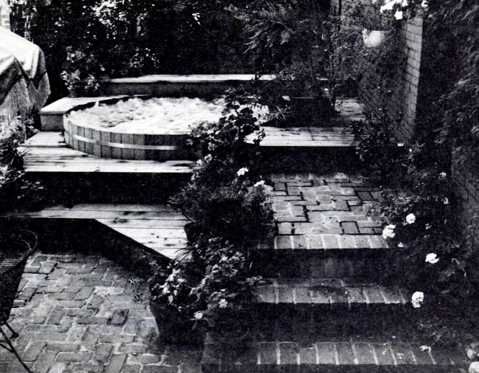 Jacuzzis & hot tubs: Backyard hot tub & spa styles from the 70s & 80s ...