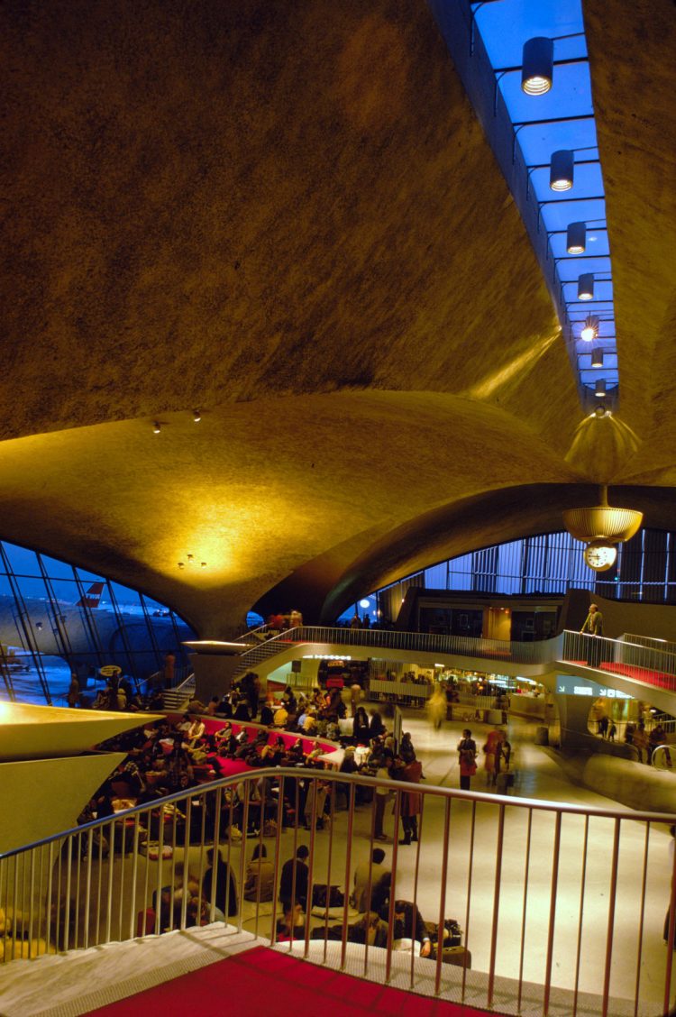 See the stunning space-age TWA Terminal at JFK airport as it looked in ...