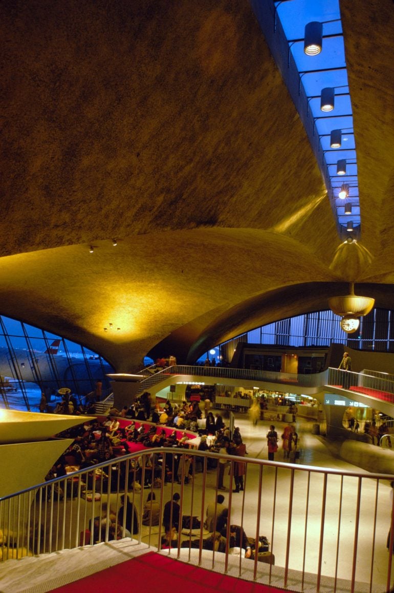 See the stunning space-age TWA Terminal at JFK airport as it looked in ...