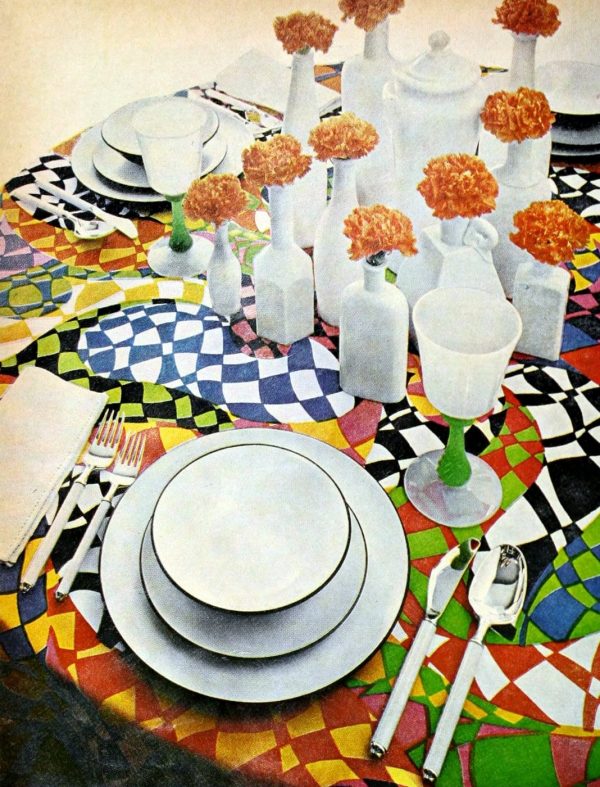 40 vintage centerpiece ideas: Table decor from yesteryear - Click Americana