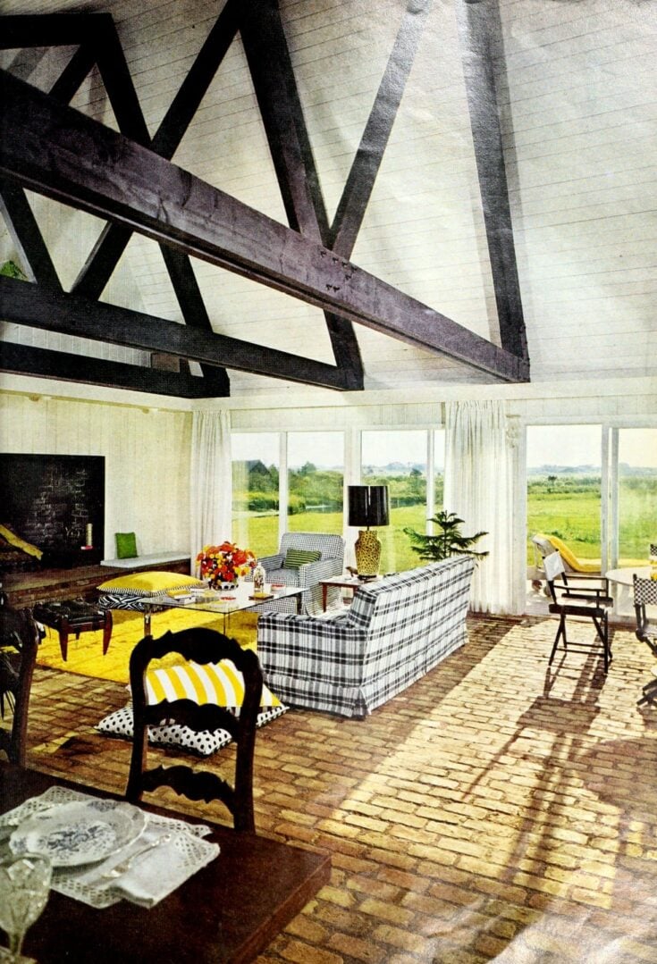 This yellow retro-futuristic living room decor had all the mod ...