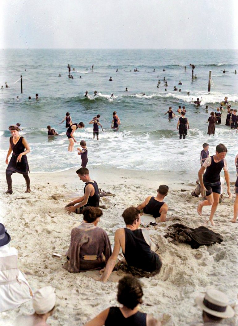 See old-fashioned swimsuits & what people wore to the beach 100 years ...