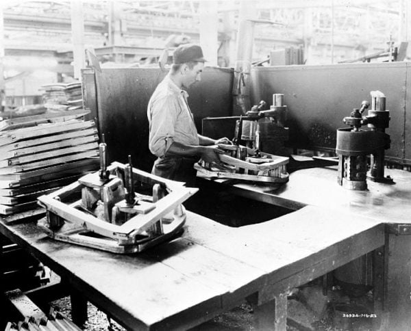 See Ford assembly lines from 100 years ago, mass-producing Model T cars ...