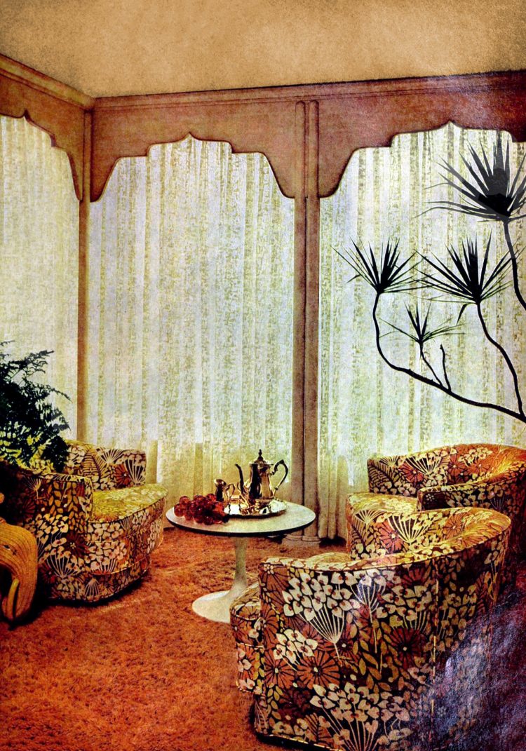 This yellow retro-futuristic living room decor had all the mod ...