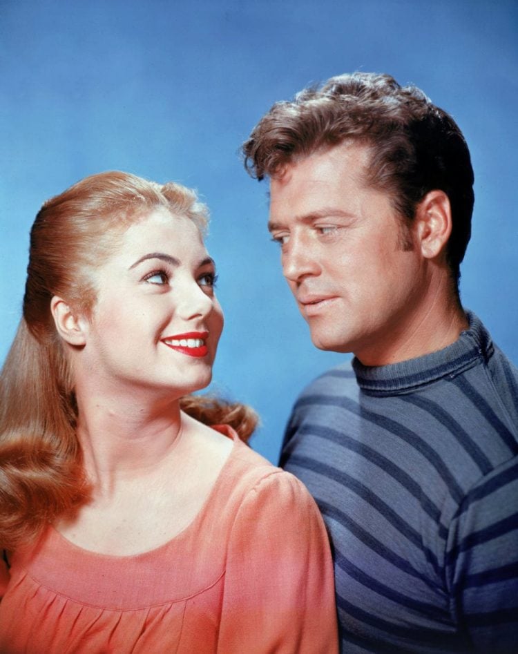 In the movie musical Carousel, Shirley Jones & Gordon MacRae were ...