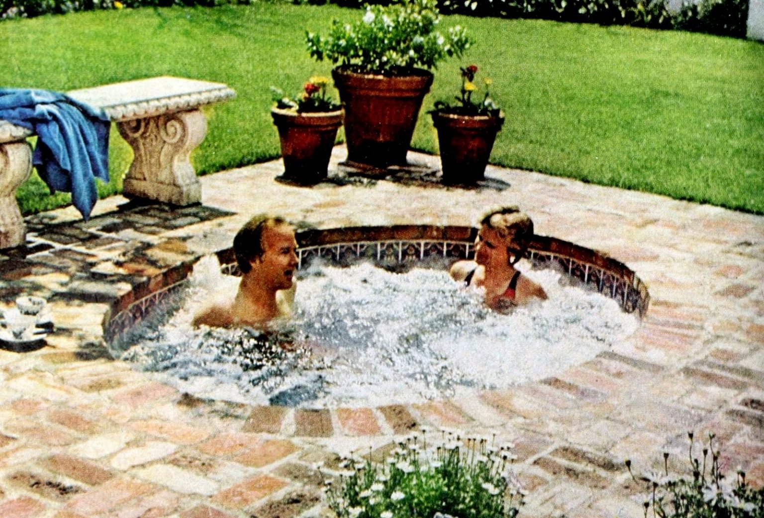 Jacuzzis & hot tubs: Backyard hot tub & spa styles from the 70s & 80s ...