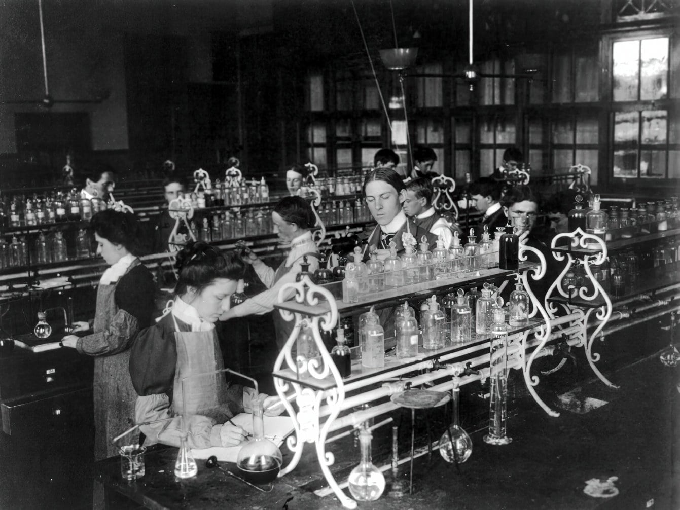 Old school classrooms that show what school was really like in 1899 ...