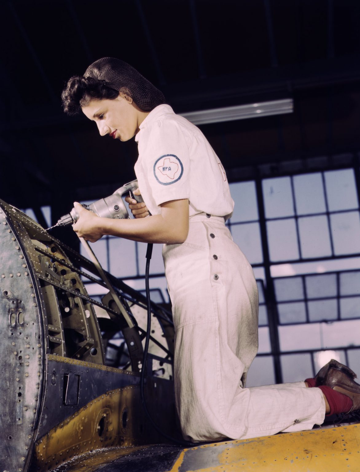 See 50 real-life Rosie the Riveters & other women war workers from WWII ...
