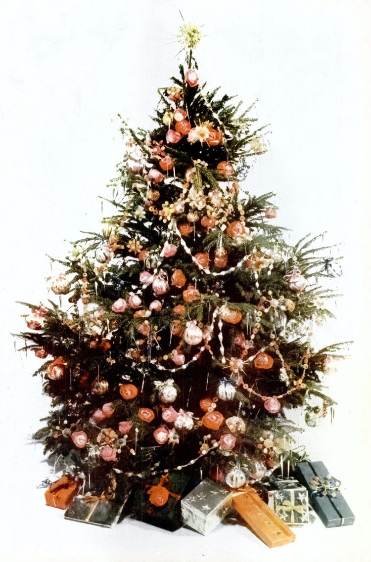 Here are 30 gorgeous Christmas tree decorations from the 1950s that are ...