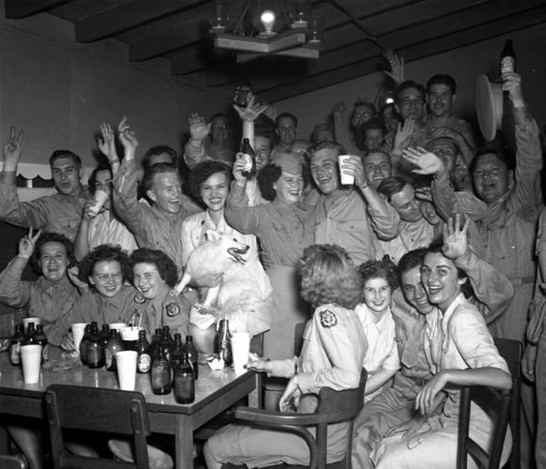 WWII VJ Day celebrations: Victory - and peace - at last after Japan ...