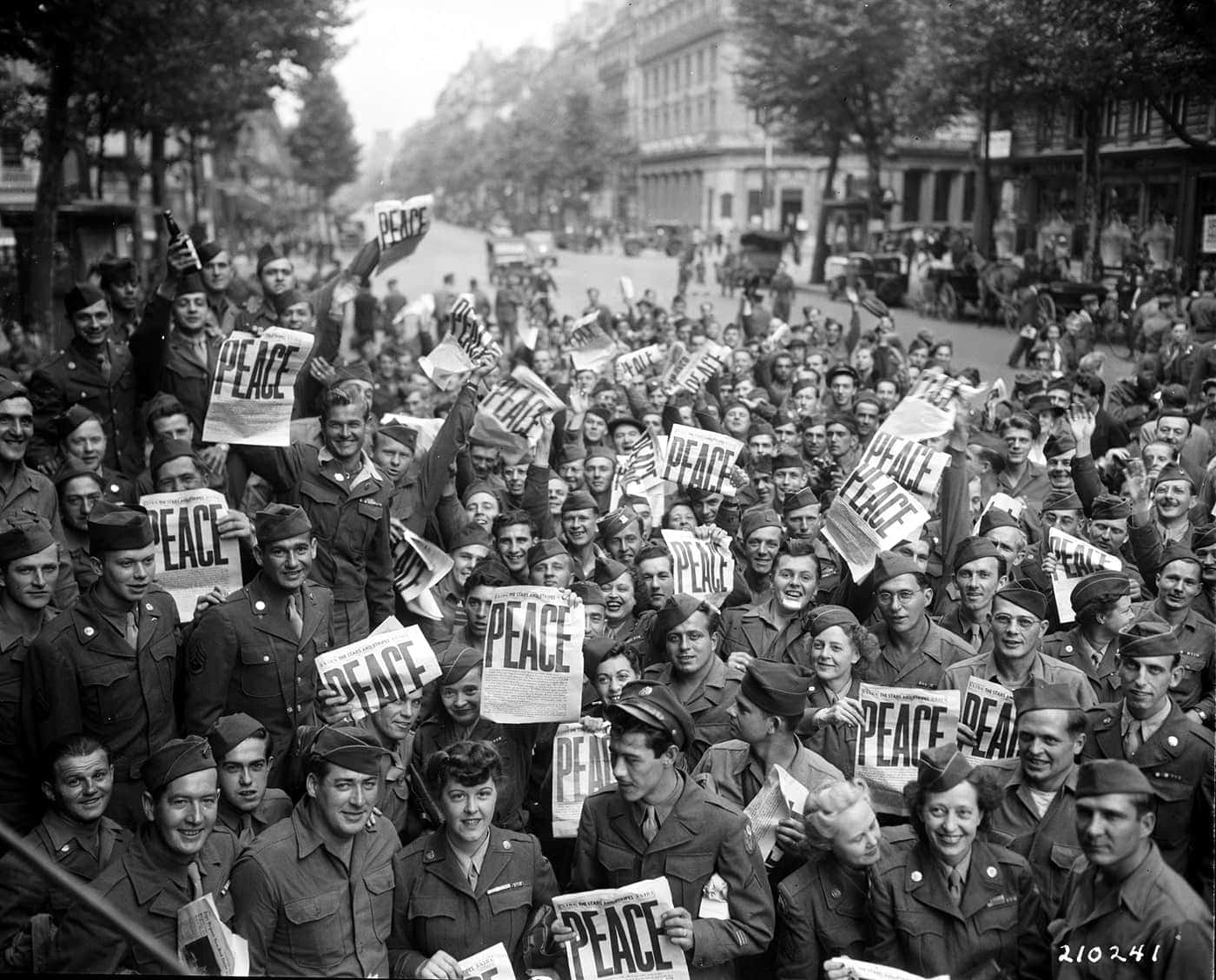 WWII VJ Day celebrations: Victory - and peace - at last after Japan ...