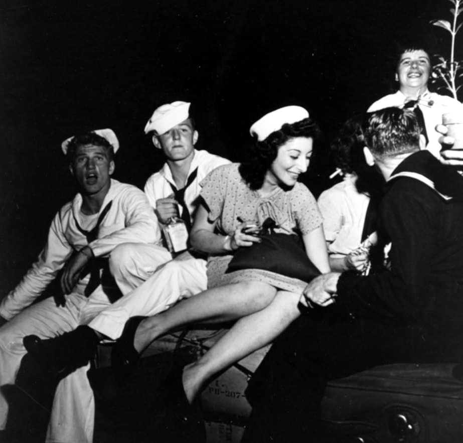 WWII VJ Day celebrations: Victory - and peace - at last after Japan ...