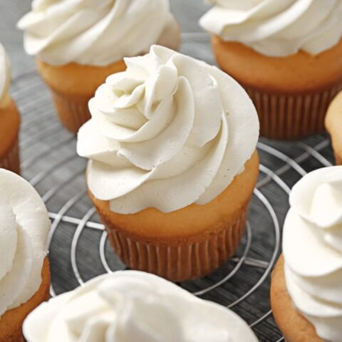 Fluffy vanilla frosting, the old-fashioned way - Click Americana