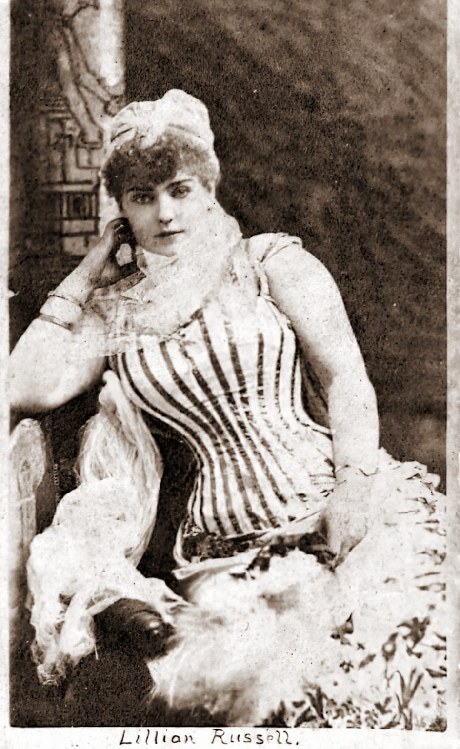 Victorian corsets: What they were like & how women used to wear them ...