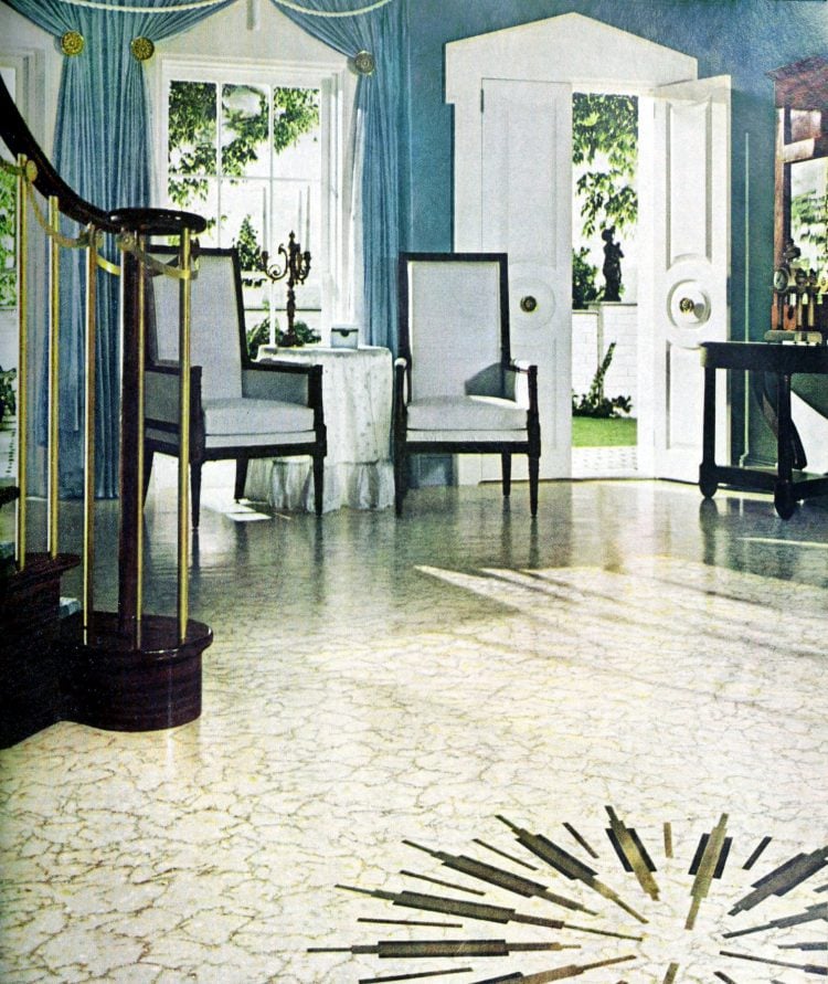 A 1920s Colonial-style hallway had an elegant floral motif - Click ...