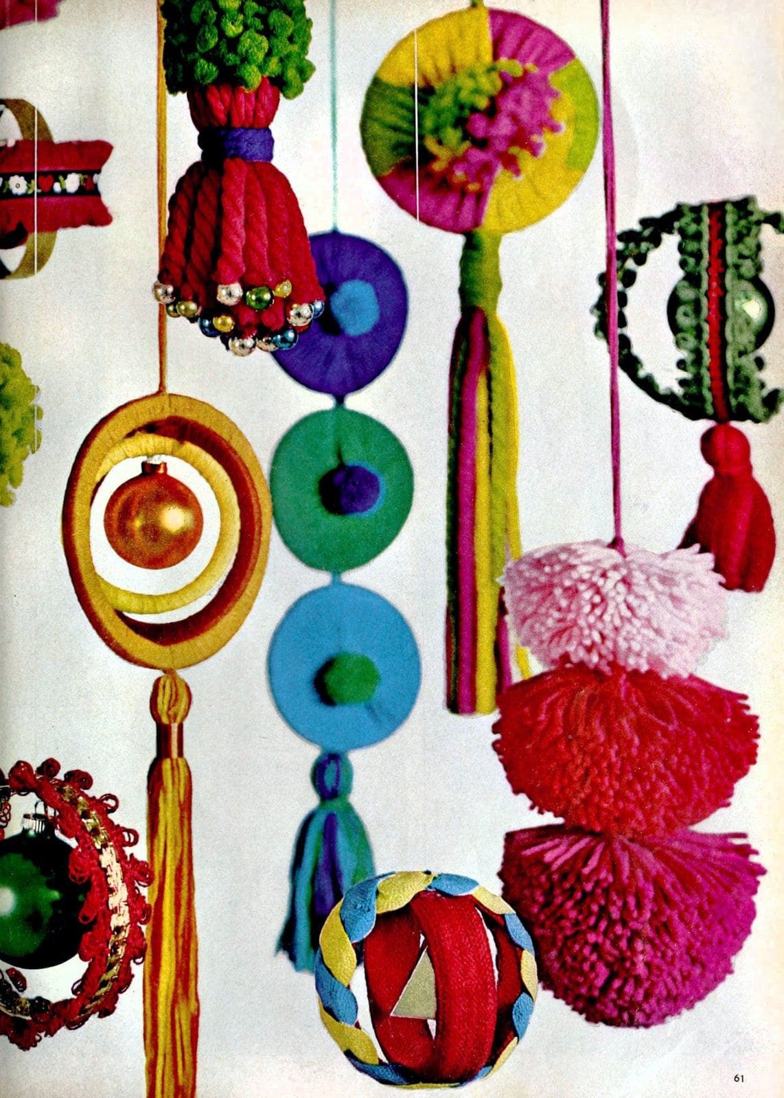 Cute vintage Christmas decorations made with everyday items (1966 ...