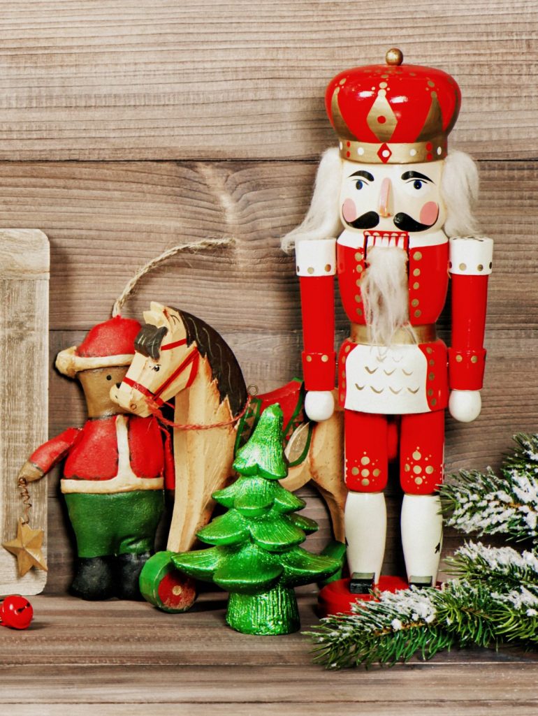 These 12 antique Christmas decorations that will transport you to ...