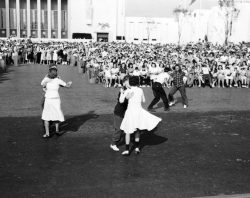 Swing dances in America: How the lively Lindy Hop and jitterbugging ...