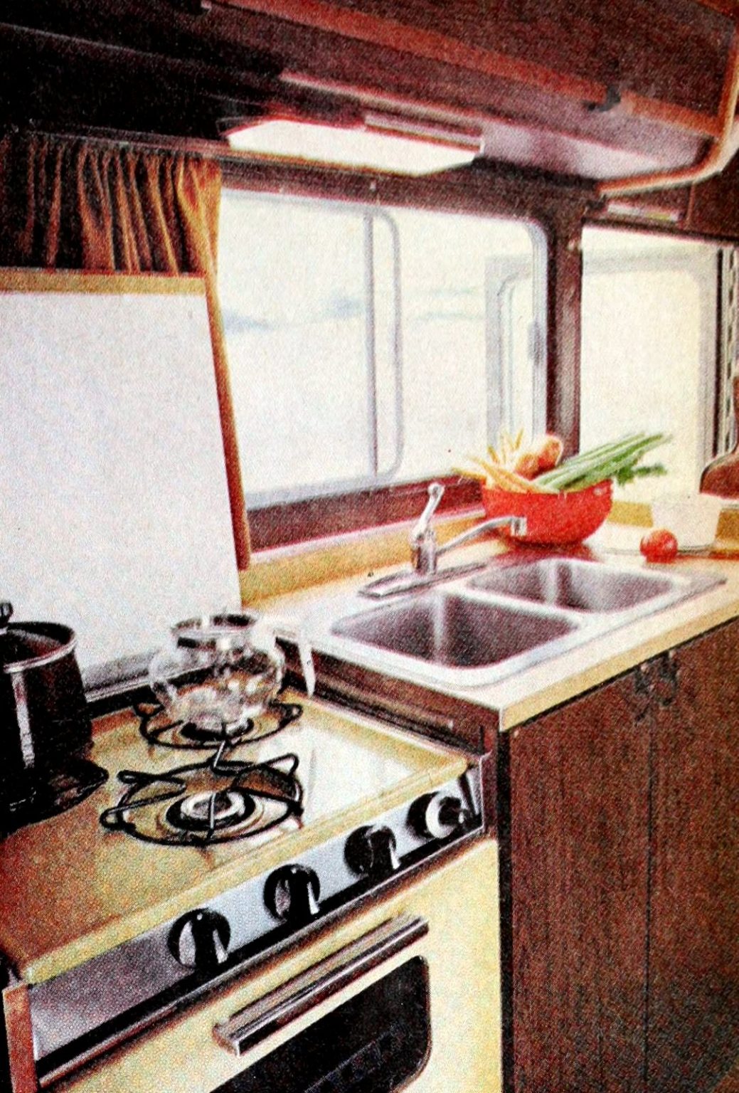 Vintage RVs & motor homes of the 1960s & 70s offered fun and groovy ...