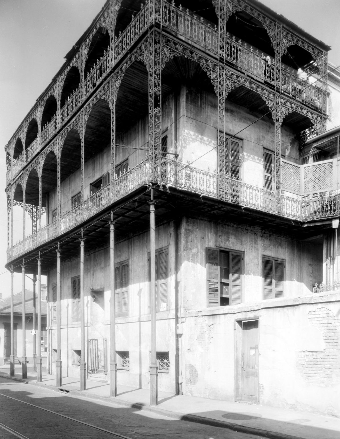 20 old-fashioned decorative iron porches & balconies with some real ...
