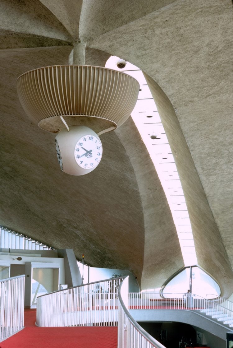 See the stunning space-age TWA Terminal at JFK airport as it looked in ...