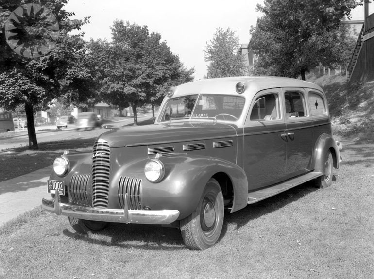 How vintage ambulances completely transformed during the 20th century ...
