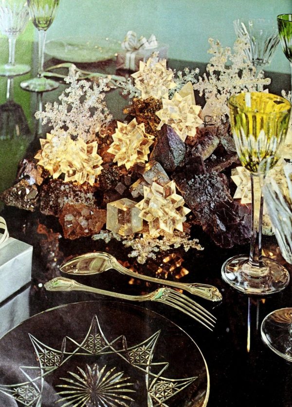 40 vintage centerpiece ideas: Table decor from yesteryear - Click Americana