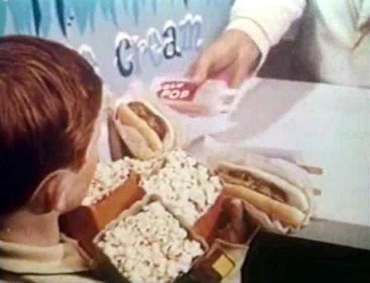 What old drive-in movie theaters were like in the 1950s & 60s - and why ...