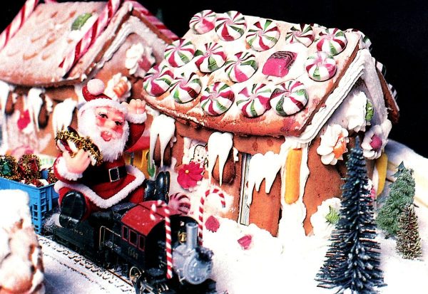 35 classic gingerbread house ideas: Get inspired & find out how to make ...