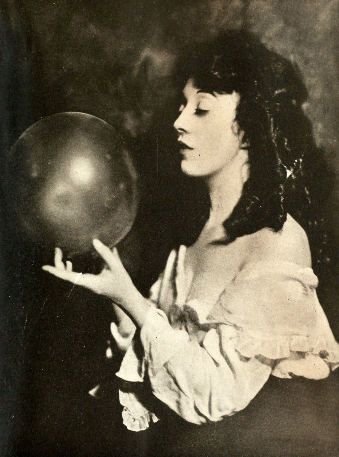 Pretty vintage hairstyles for women from the 1910s - Click Americana