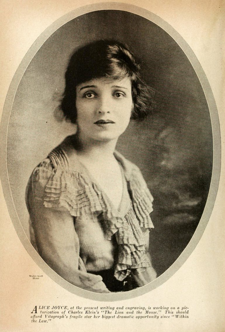 Pretty vintage hairstyles for women from the 1910s - Click Americana