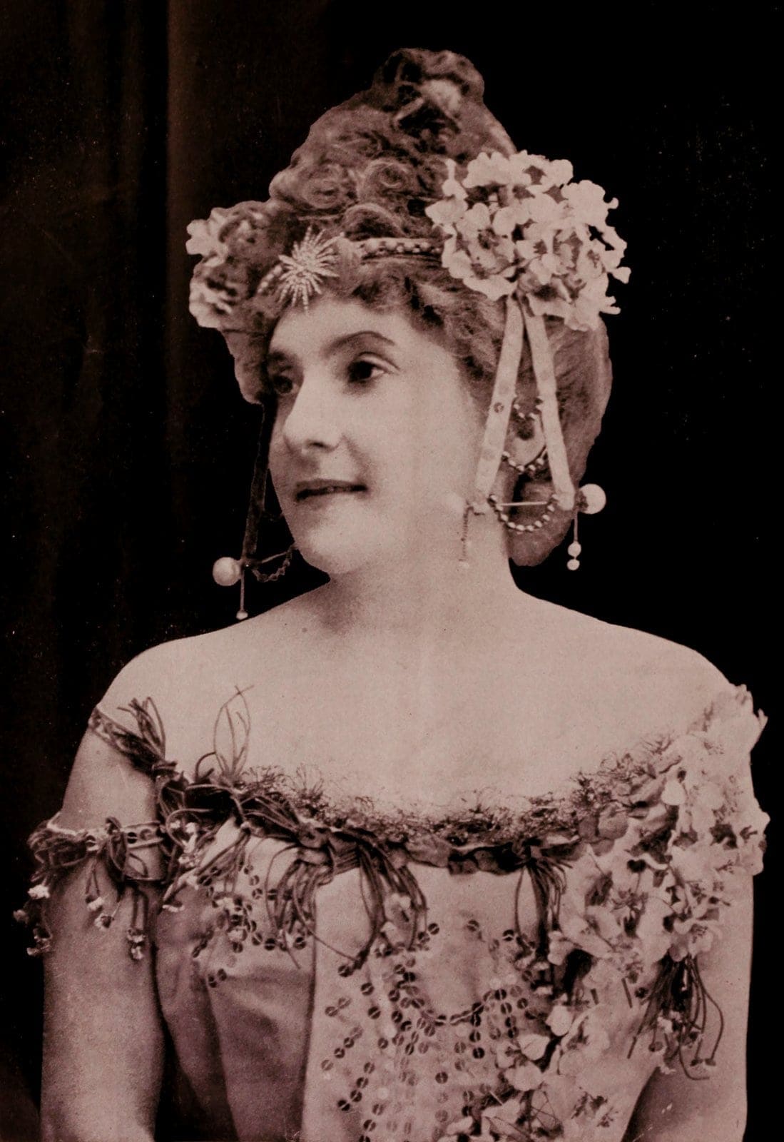 Vintage hairstyles: How women in San Francisco accessorized their hair ...