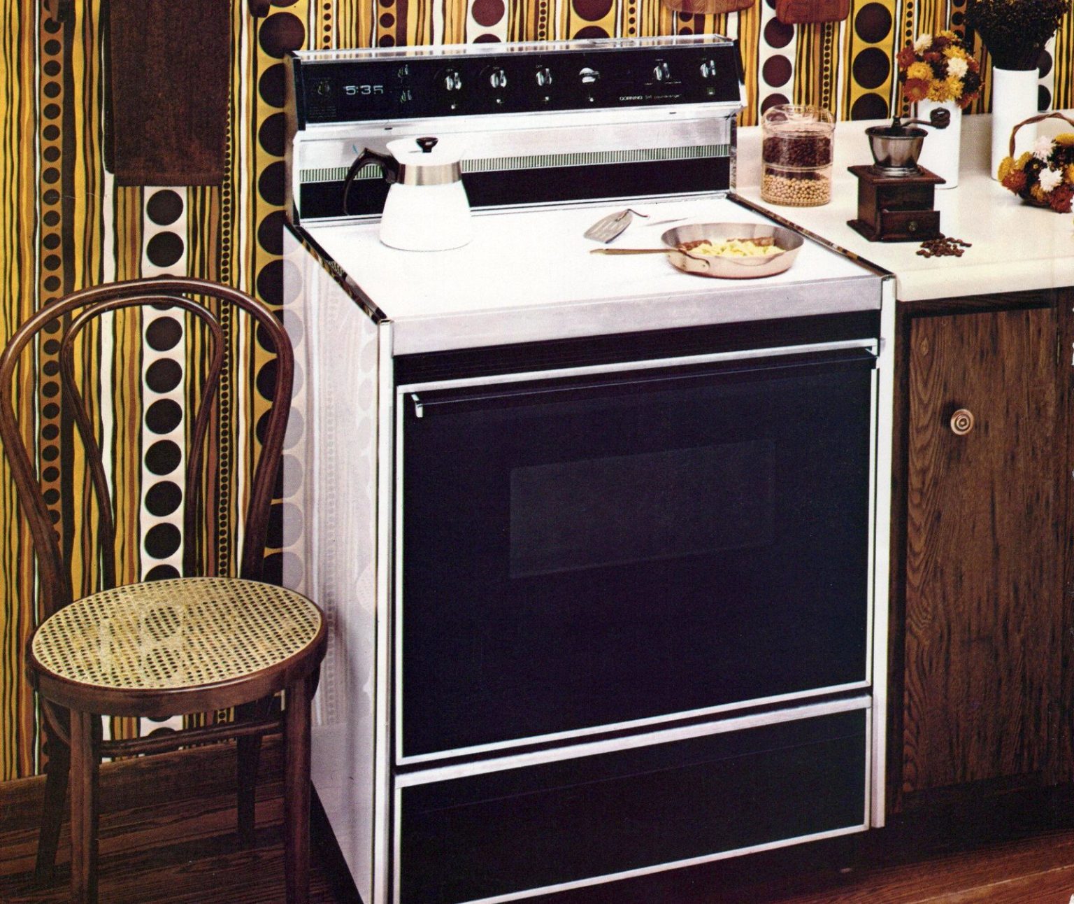 Cool 1970s kitchen decor: How to give your modern kitchen a groovy vibe ...