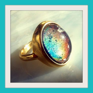 Mood ring color meanings for the retro jewelry trend - and what blue ...