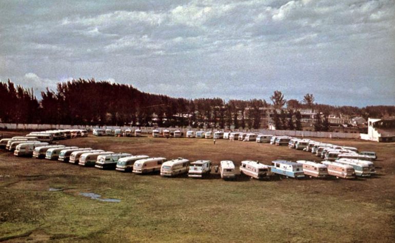Vintage RVs & motor homes of the 1960s & 70s offered fun and groovy ...