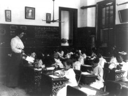 Old school classrooms that show what school was really like in 1899 ...