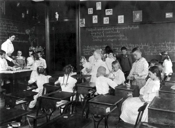 Old school classrooms that show what school was really like in 1899 ...