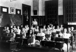 Old school classrooms that show what school was really like in 1899 ...