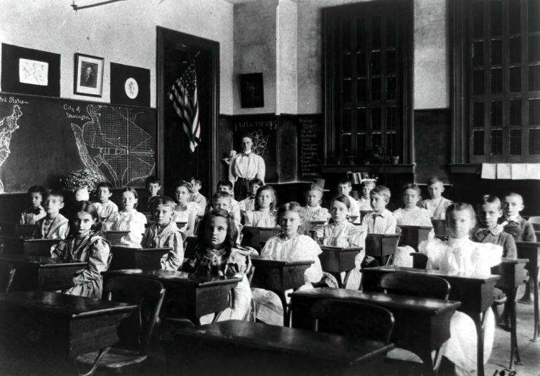 Old school classrooms that show what school was really like in 1899 ...