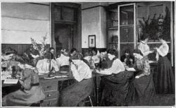 Old school classrooms that show what school was really like in 1899 ...