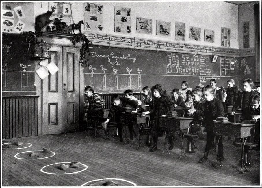 Old school classrooms that show what school was really like in 1899 ...