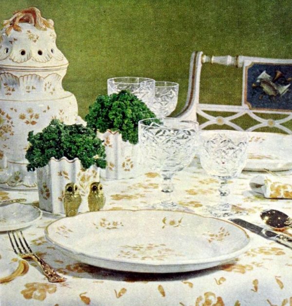 40 vintage centerpiece ideas: Table decor from yesteryear - Click Americana