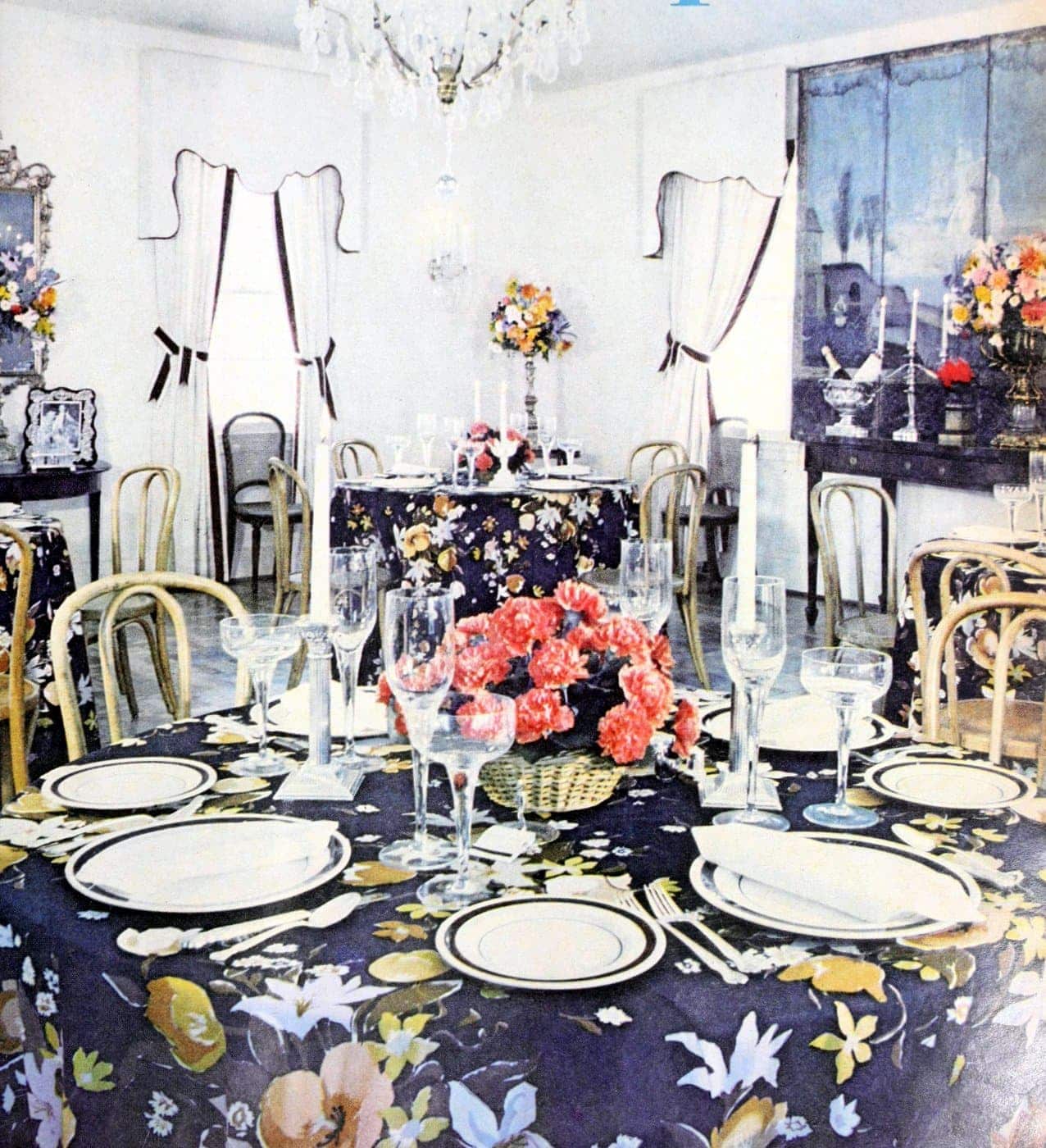 40 vintage centerpiece ideas: Table decor from yesteryear - Click Americana