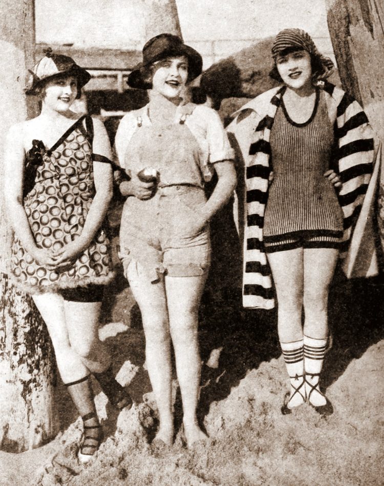 See old-fashioned swimsuits & what people wore to the beach 100 years ...